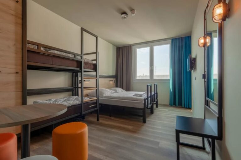 5 BEST Hostels in Venice (2024 Insider Guide)