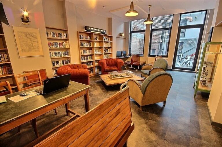 5 BEST Hostels In Brussels (2022 Insider Guide)
