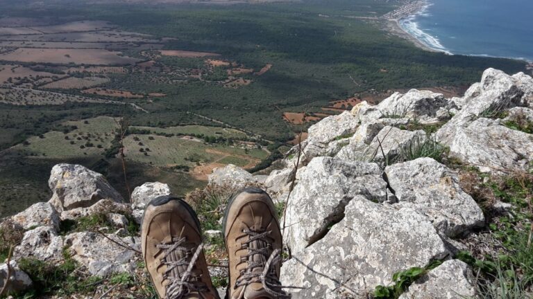 11 BEST Travel Shoes for Backpackers 2026 • TOP Picks 2026