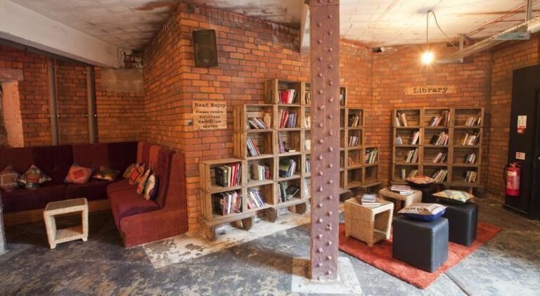 10 BEST Hostels in Manchester (2026 Insider Guide)