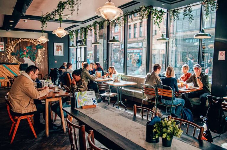 10 BEST Hostels in Manchester (2026 Insider Guide)