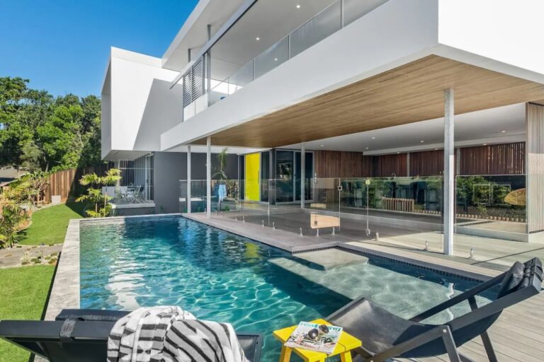 15 STUNNING Beach Houses in Australia [2025 Edition]
