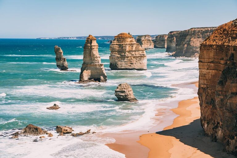 Backpacking Australia - The ULTIMATE Australia Travel Guide (2025)