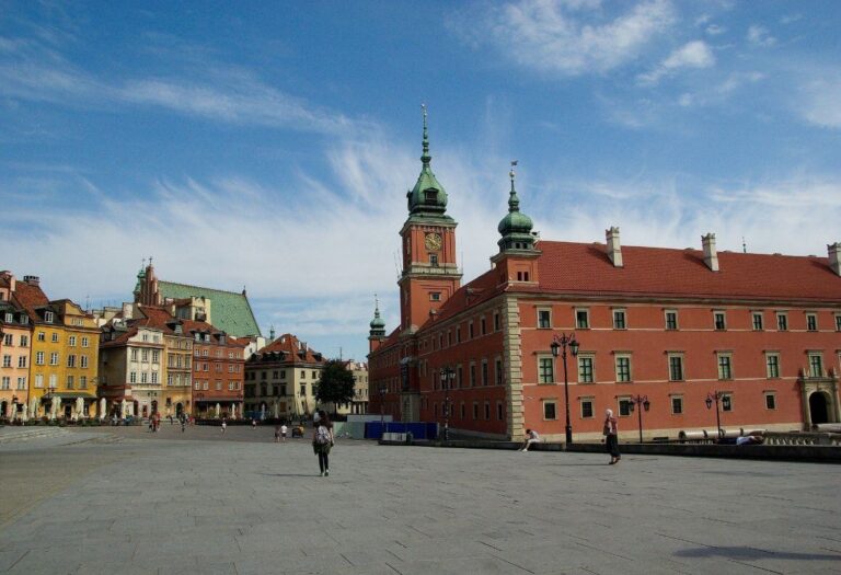 Backpacking Warsaw Travel Guide (BUDGET TIPS • 2026)