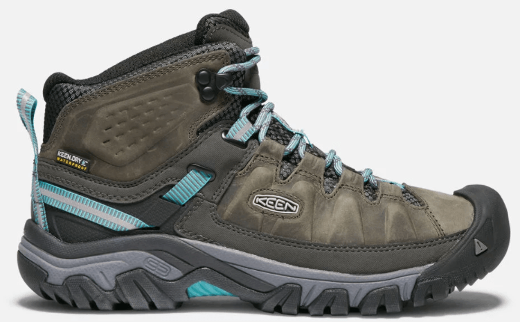11 BEST Travel Shoes for Backpackers 2026 • TOP Picks 2026