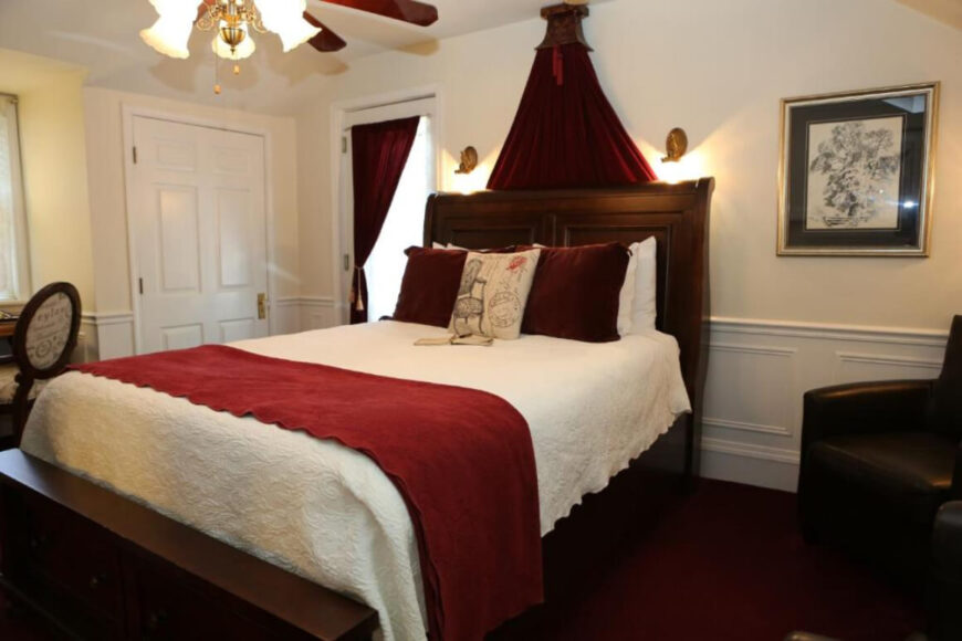 10 STUNNING Bed and Breakfasts in Michigan [2025 Edition]