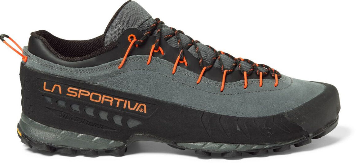 11 BEST Travel Shoes for Backpackers 2026 • TOP Picks 2026